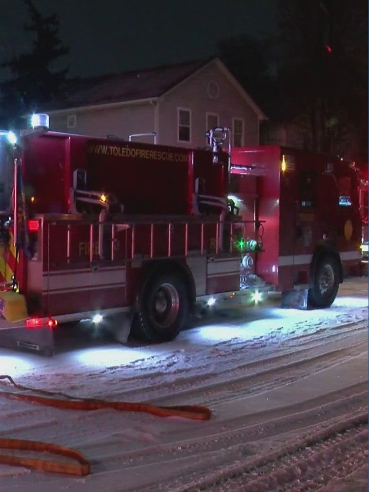 Family of 4 safe after firefighters help them escape from house fire ...