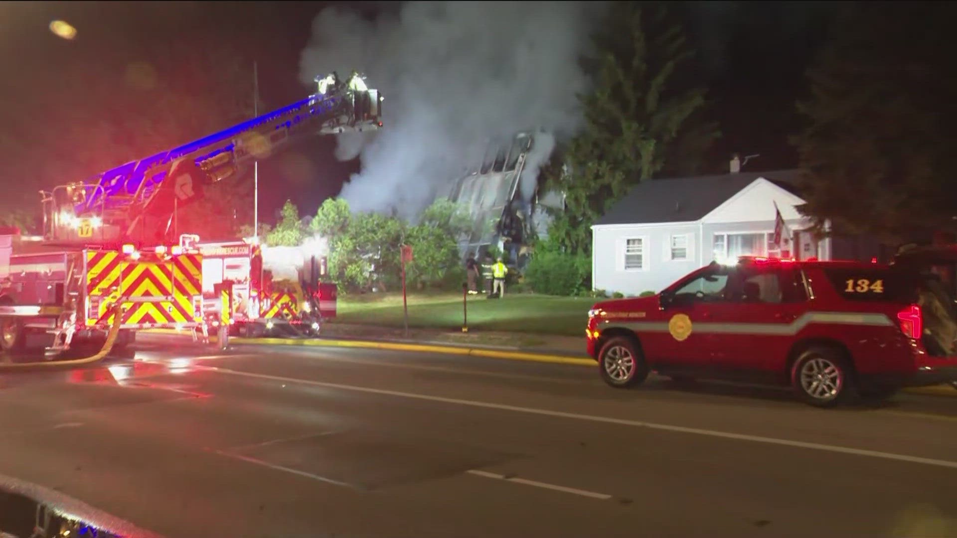Toledo fire battling west Toledo structure fire Friday night | wtol.com
