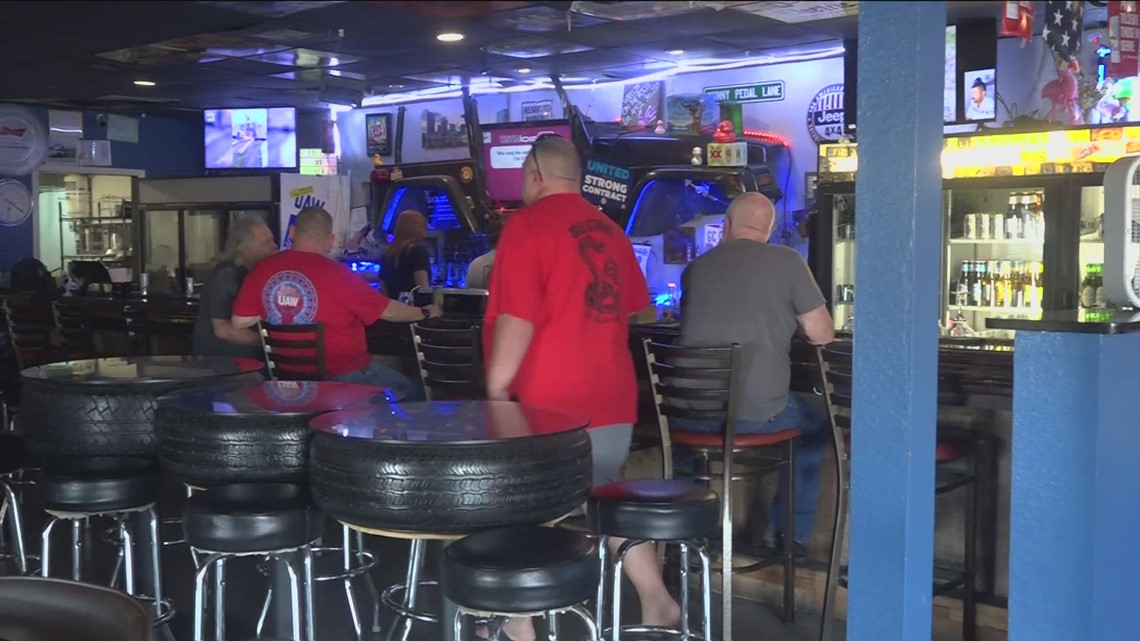 Wheelin' On The Rocks bar shows support for Toledo UAW strike | wtol.com