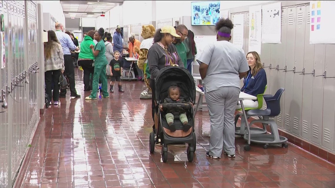 Toledo Public Schools gives tour of pre-med school | wtol.com