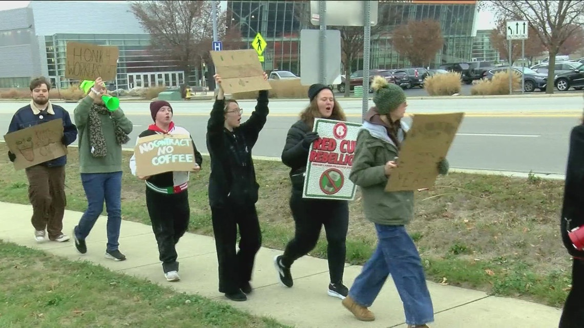 Bowling Green Starbucks baristas go on 'indefinite, unfair labor ...
