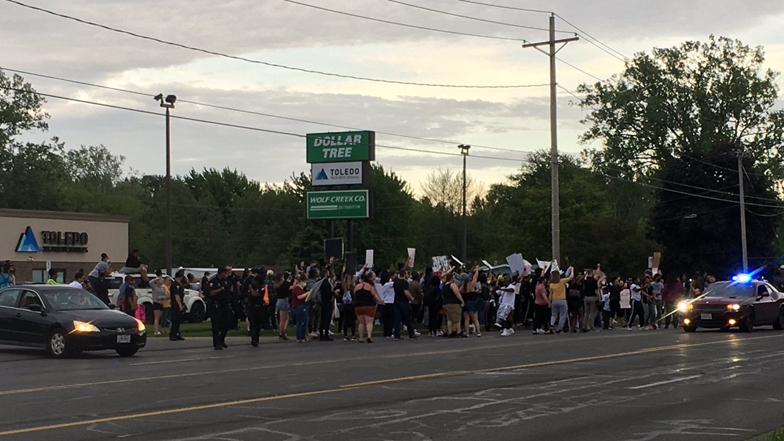Toledo police join George Floyd protest | wtol.com