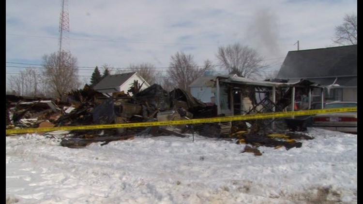 6 sent to hospital after fire destroys Defiance home | wtol.com