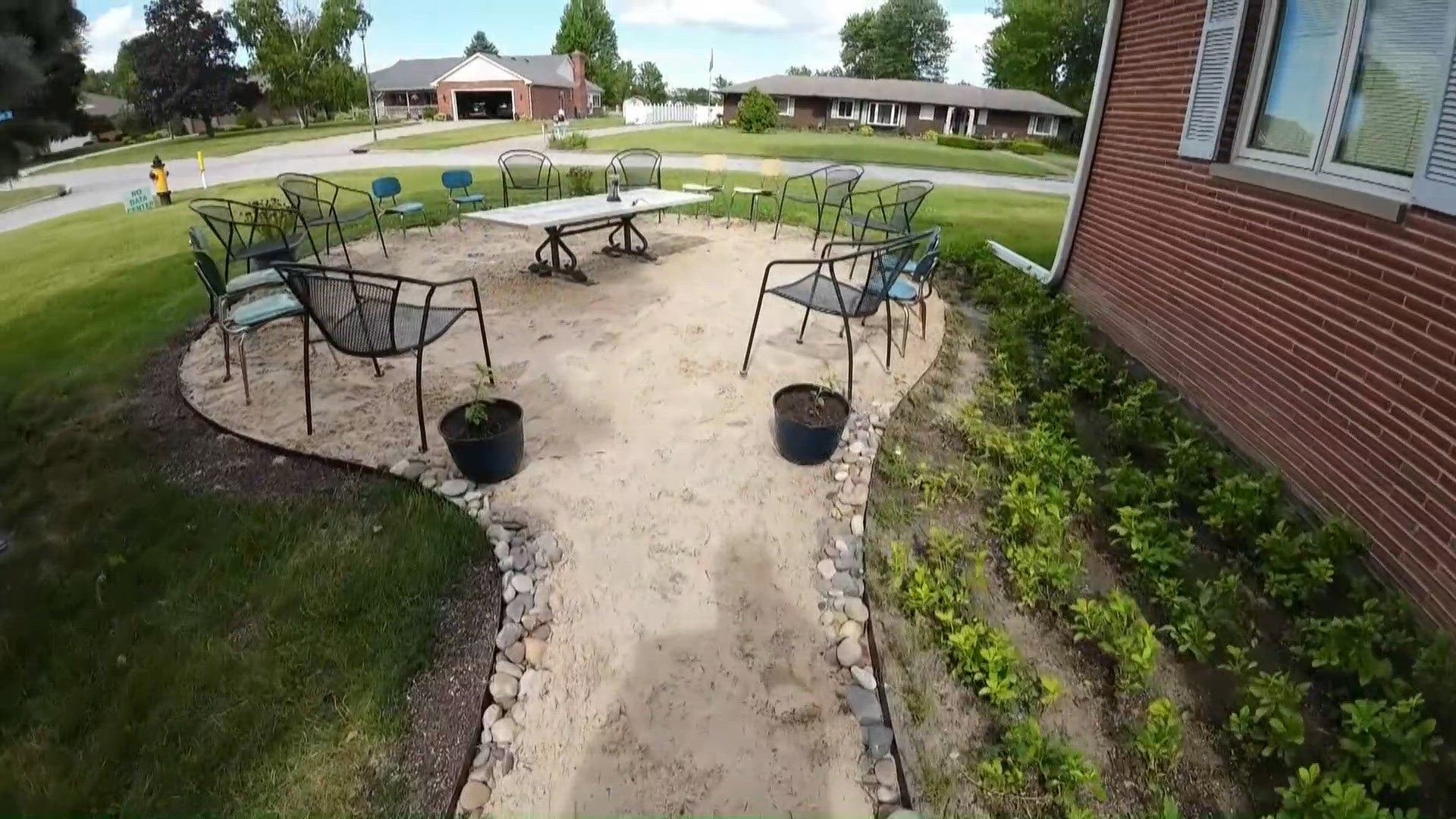 Oregon man builds gun violence memorial in front yard to help others ...
