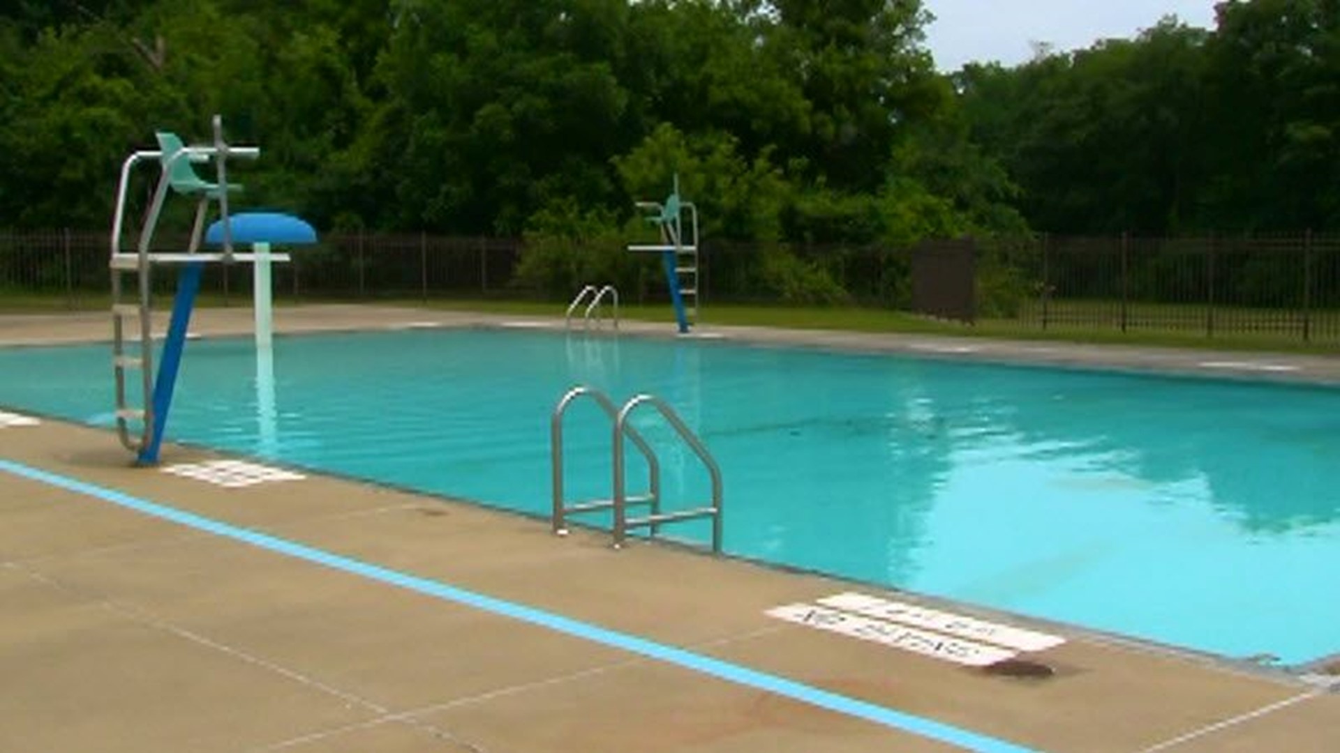 Toledo needs lifeguards for summer pool program | wtol.com