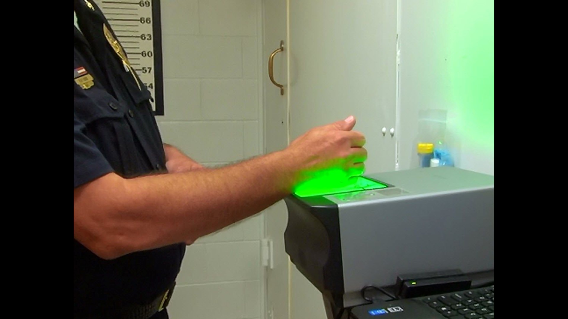 Rossford police install new fingerprinting device | wtol.com