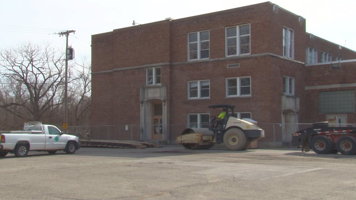 Demolition of Waterville elementary school building begins | wtol.com