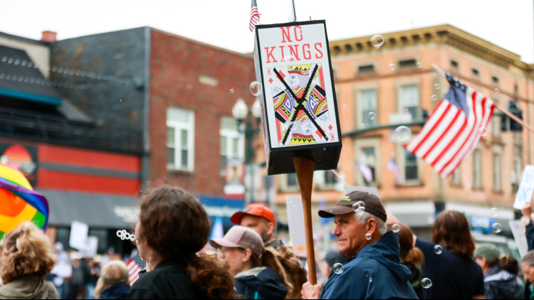‘No Kings’ protests draw crowds in Bowling Green and Toledo | wtol.com