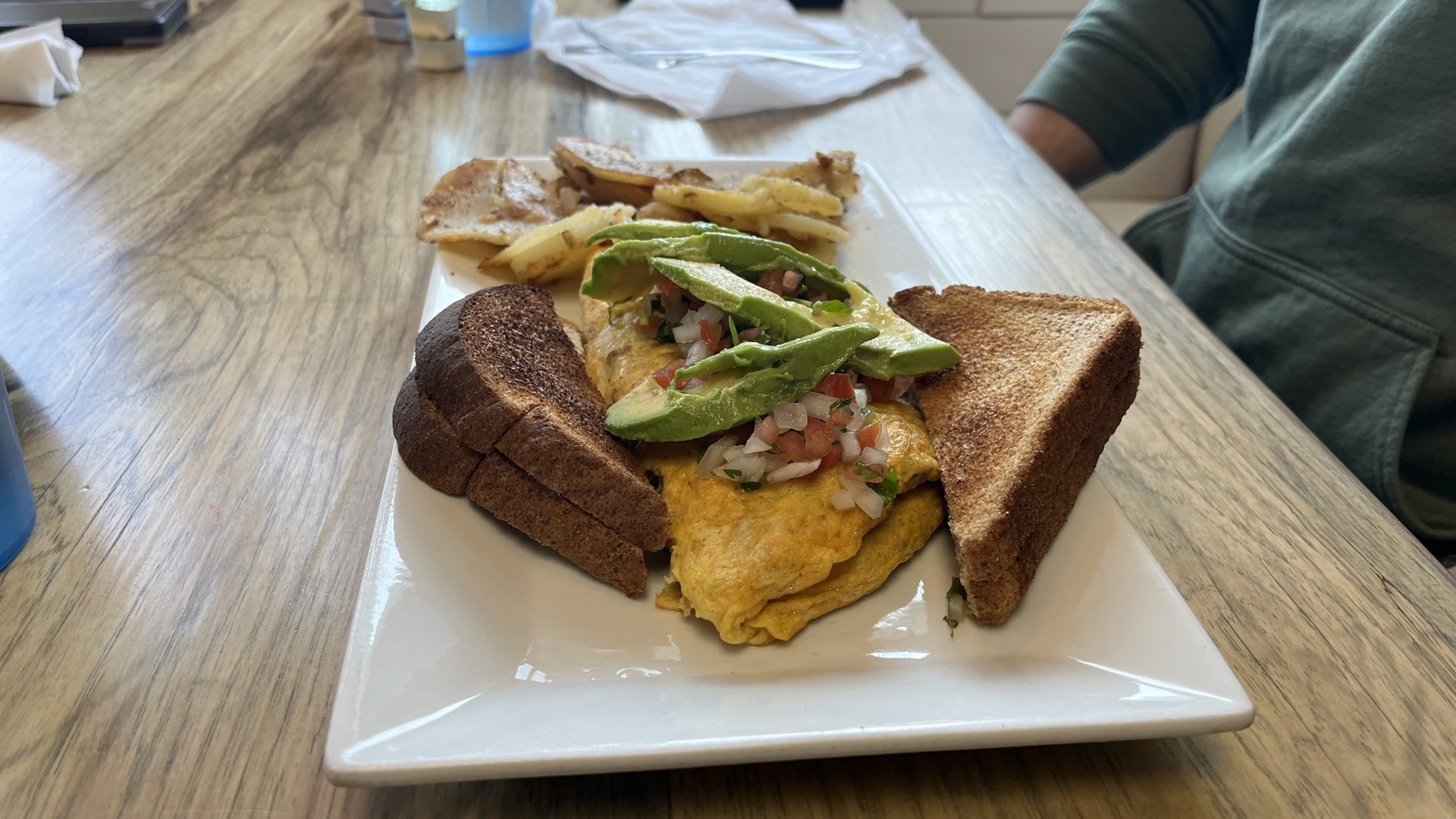 Kekis Cafe about to celebrate milestone in Fremont | wtol.com