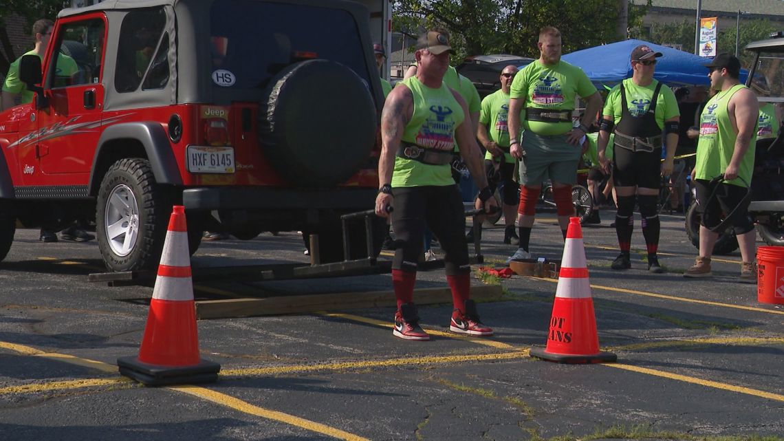 Toledo firefighter holds strongman competition at Jeep Fest | wtol.com