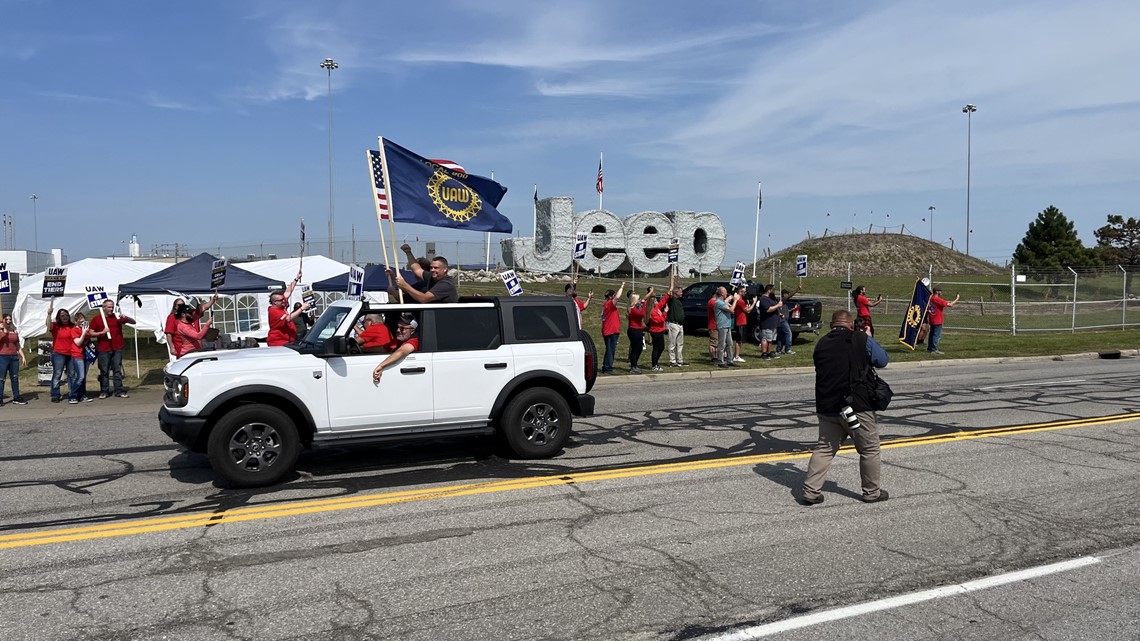 United Auto Workers strike at Jeep Toledo Assembly Complex | wtol.com