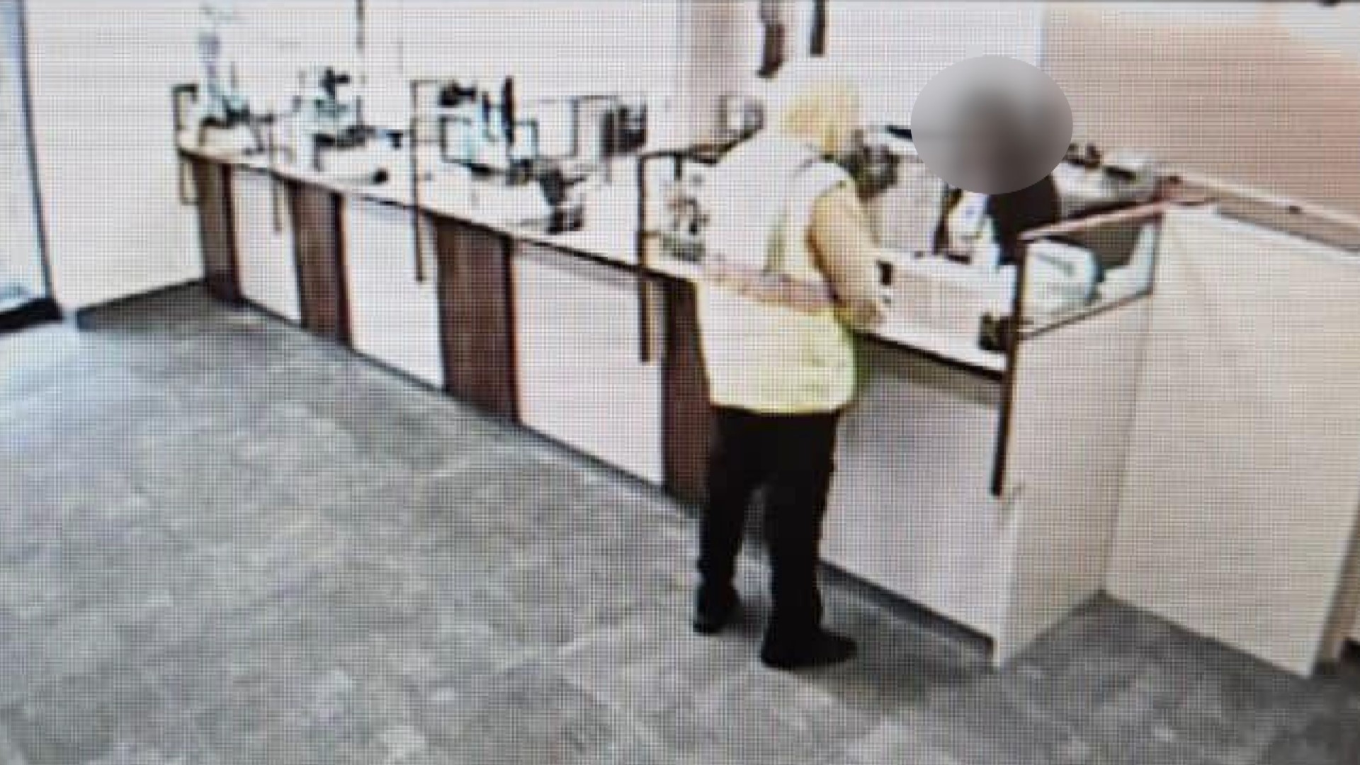 Bowling Green police looking for suspect in bank robbery | wtol.com