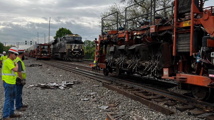 Norfolk Southern dual rail gang working in Ohio | wtol.com