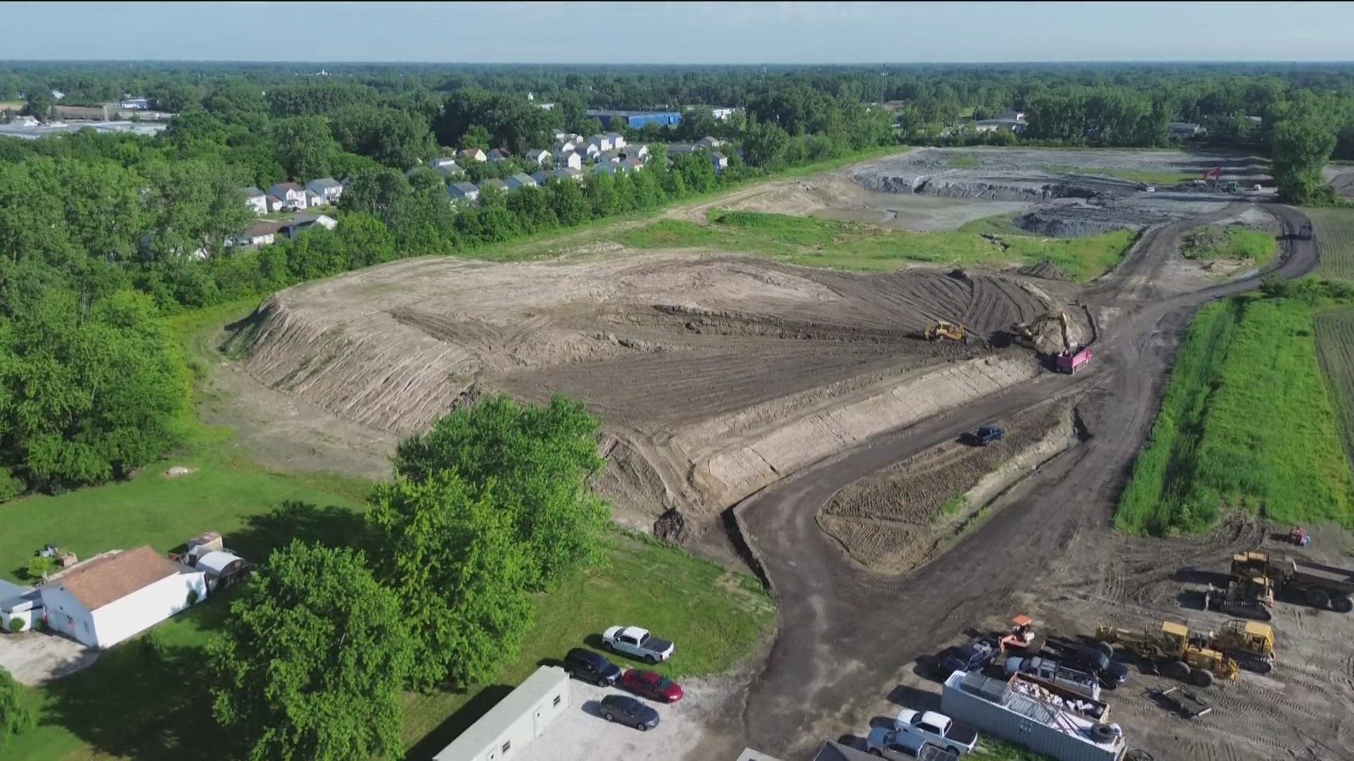 City contractor mined on residential land, donated to mayor, records ...