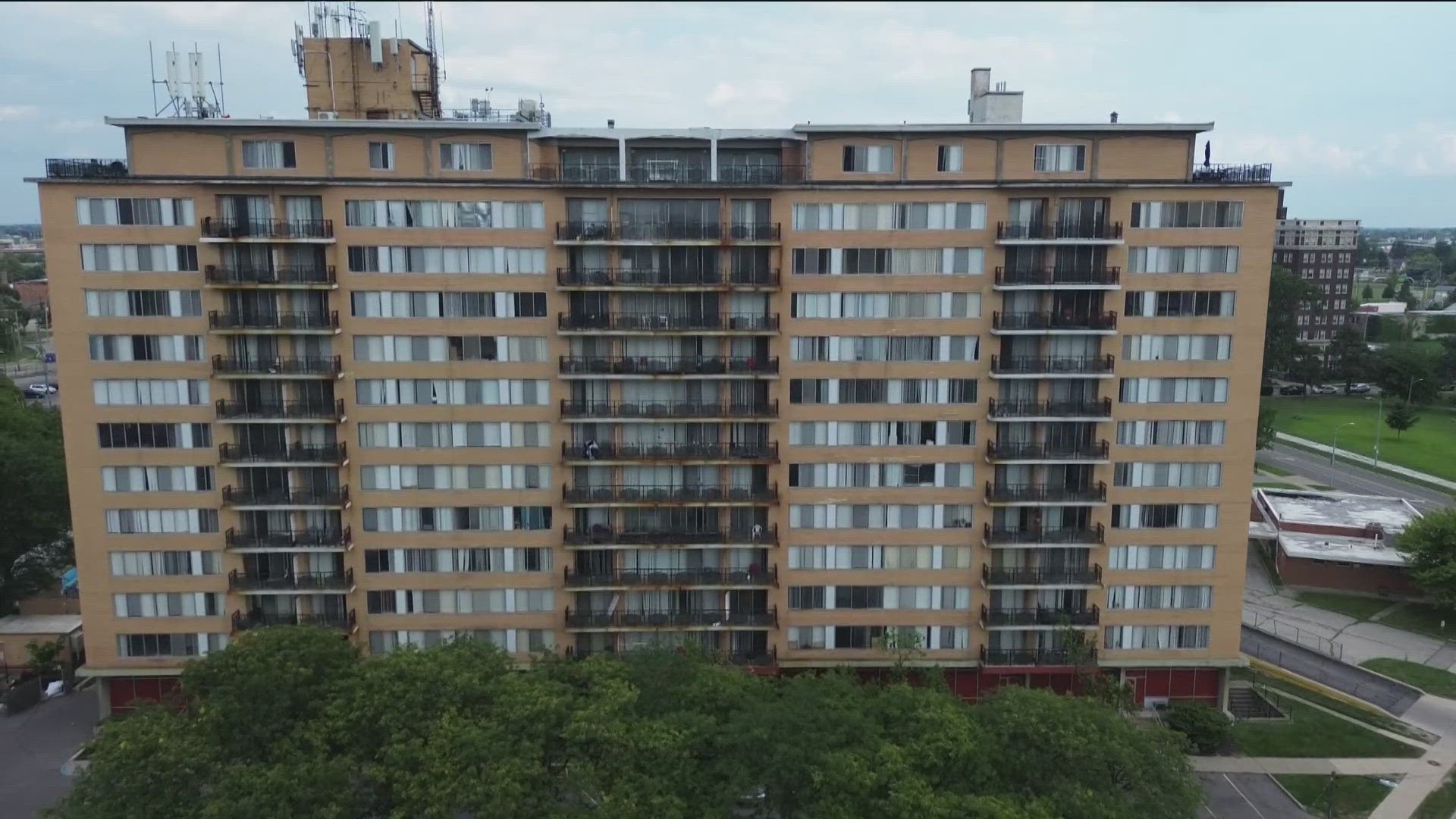 Executive Towers residents form tenant union over maintenance | wtol.com