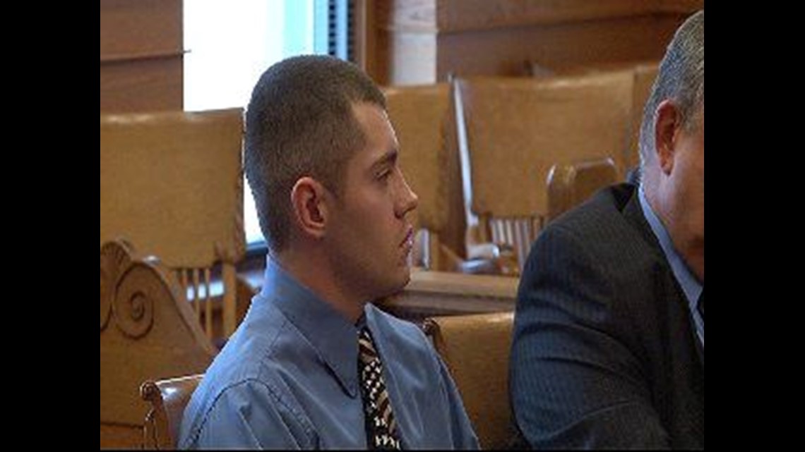 Former Elmore police officer takes plea deal in sexting case | wtol.com