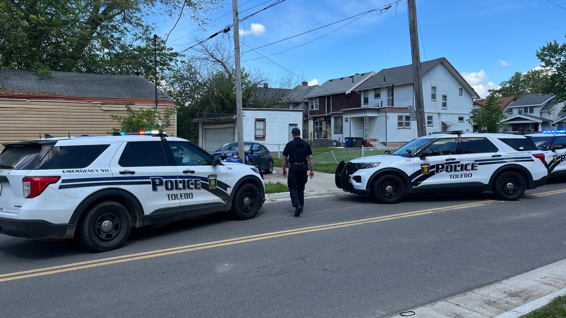 Driver leads police on central Toledo chase, crashes into pole | wtol.com