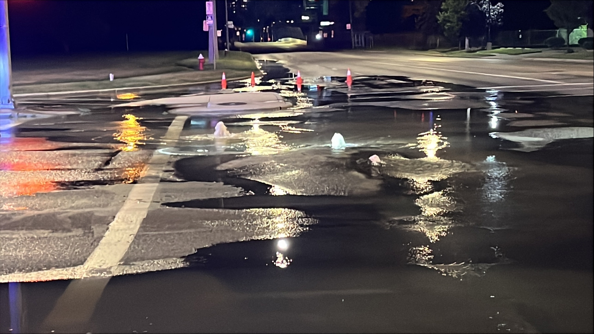 Early-morning water main break disrupts traffic in central Toledo ...