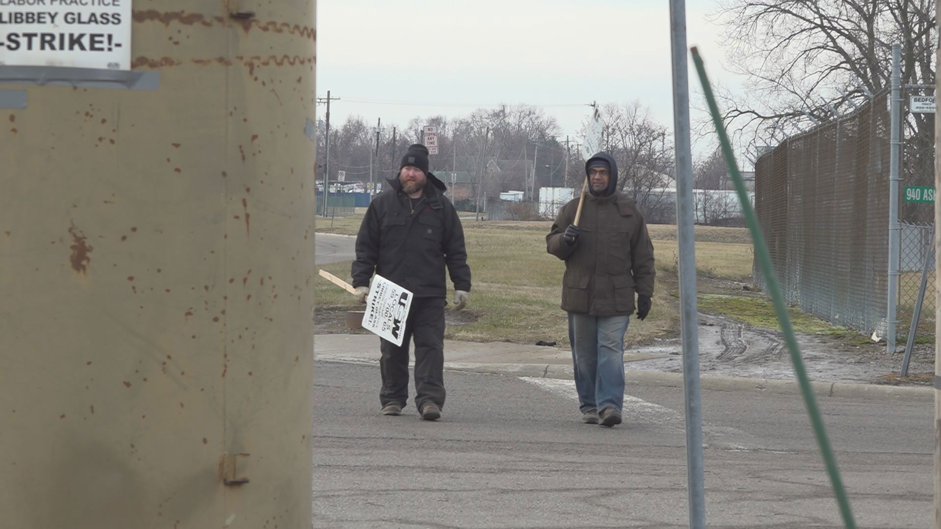 Libbey Glass strike continues on Christmas Eve as one union ratifies ...