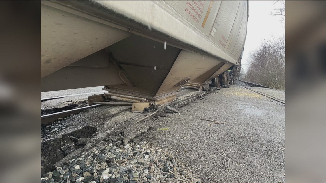 Train derailment in Henry County causes road closure | wtol.com