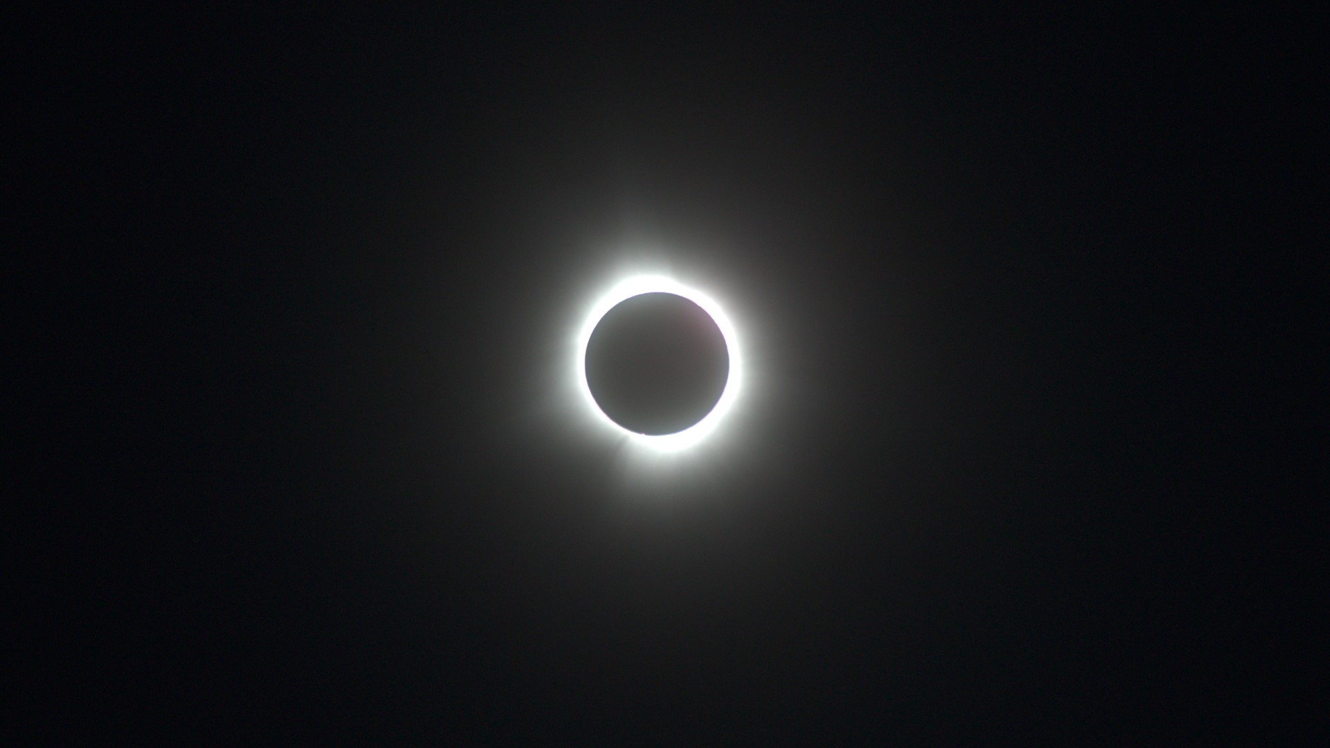 The city of Findlay is selling total solar eclipse banners | wtol.com