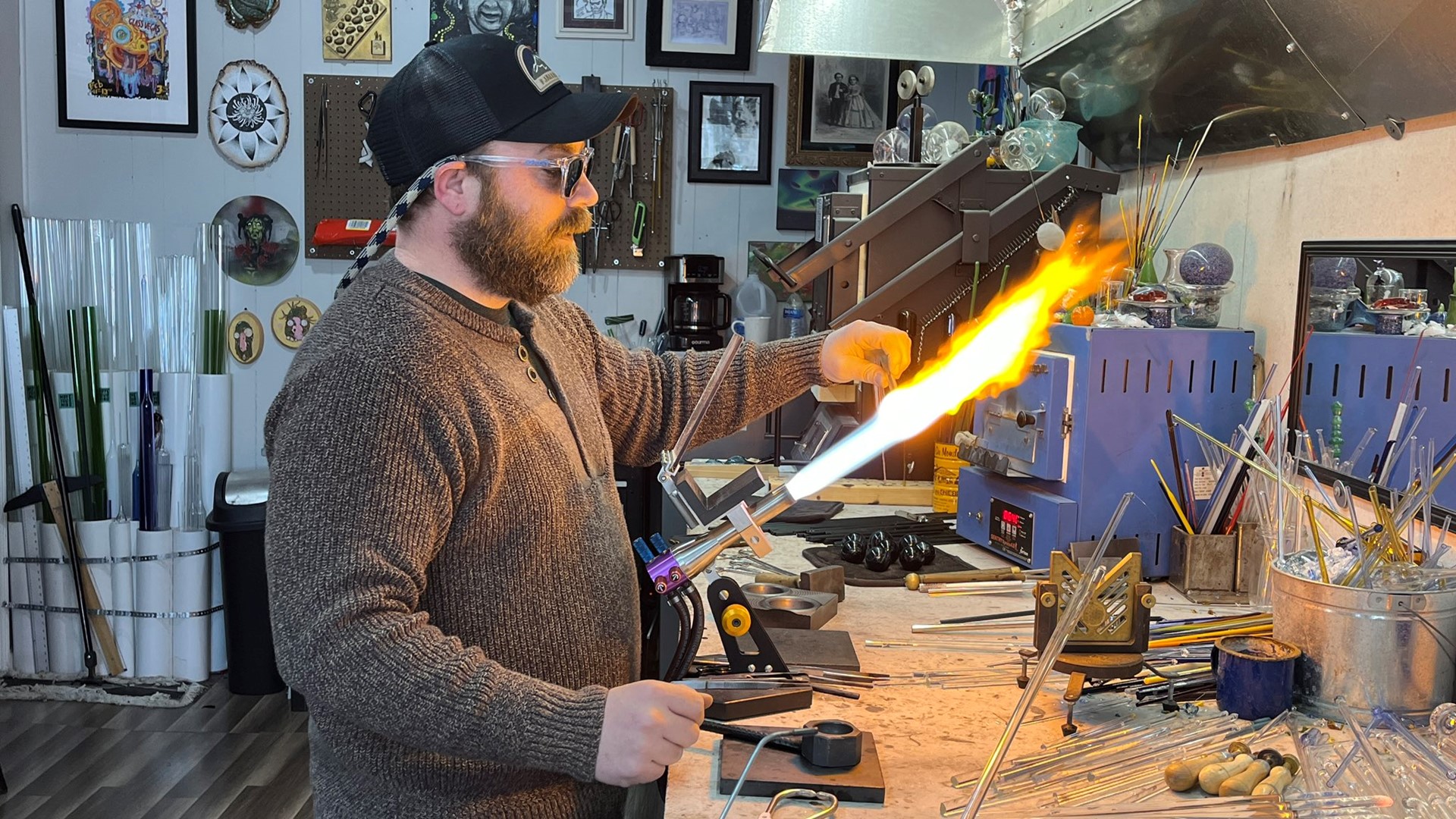 Tiffin glass artist offering souvenirs to commemorate eclipse | wtol.com