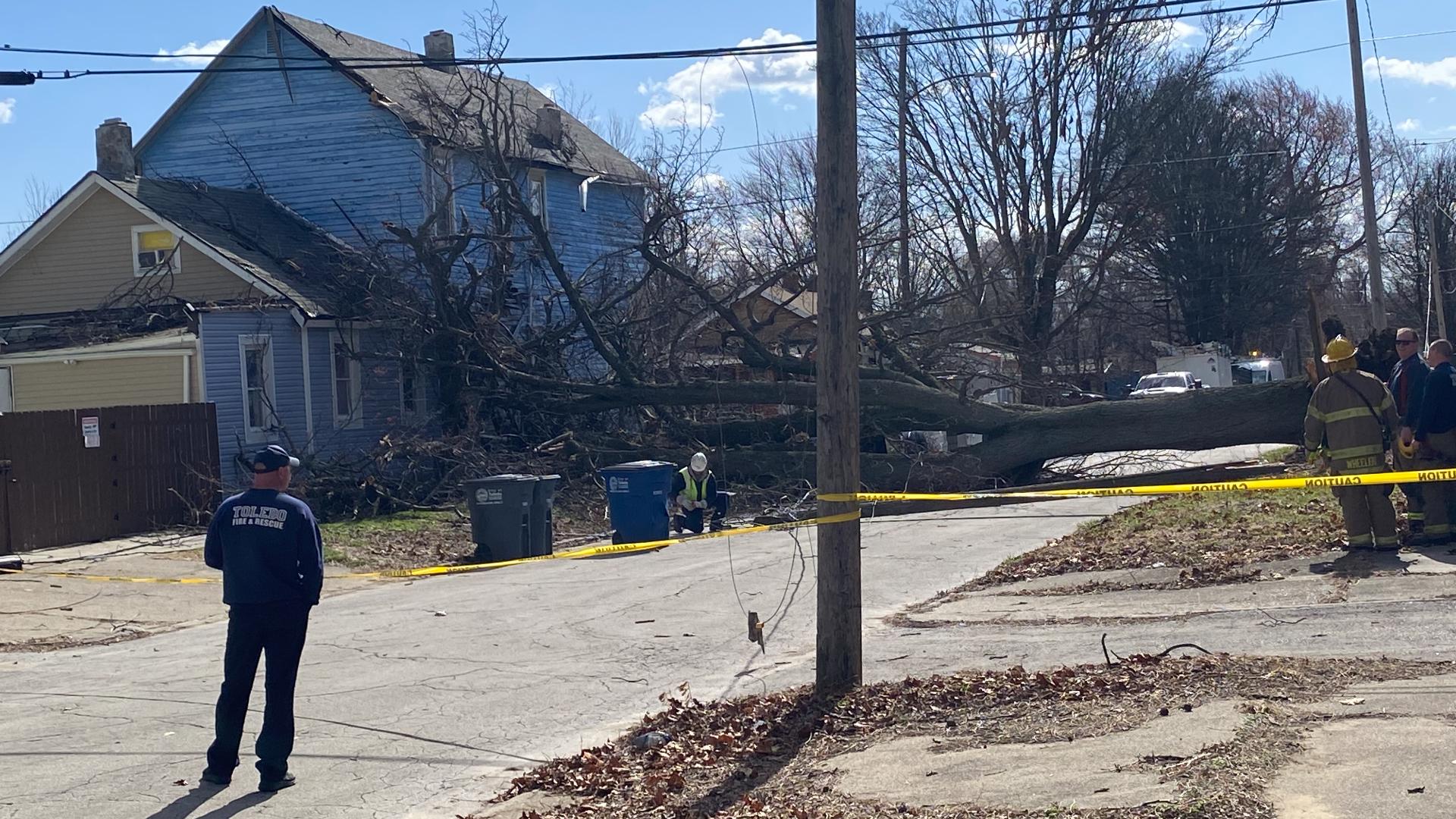 High winds lead to damage, power outages across northwest Ohio ...