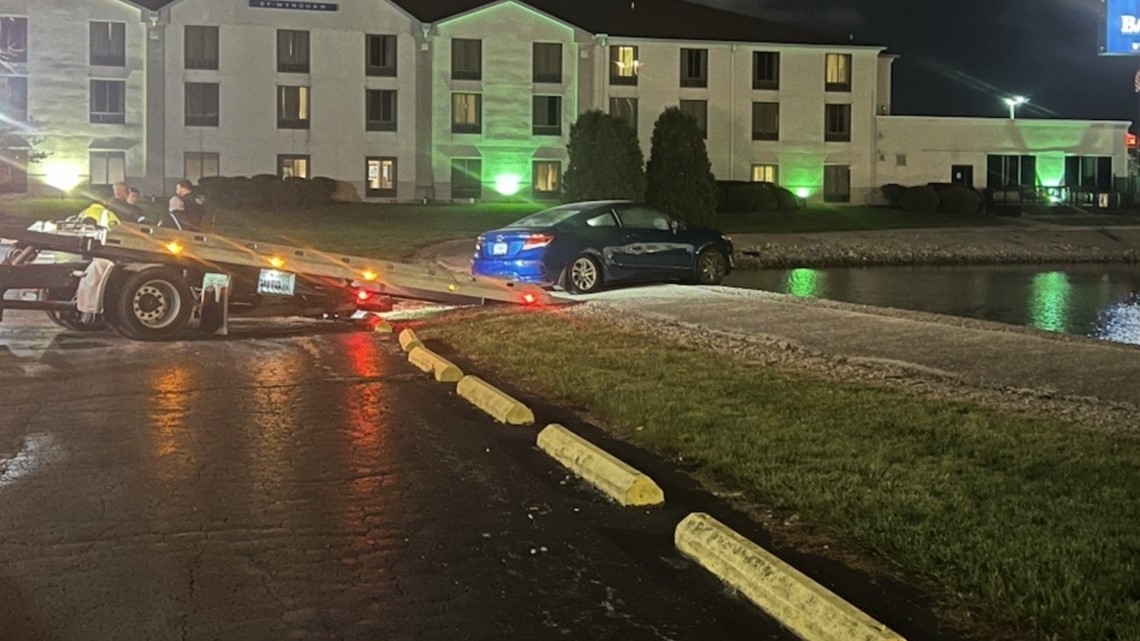 Car drives into pond near I-75 and W. Trenton Ave. in Findlay | wtol.com