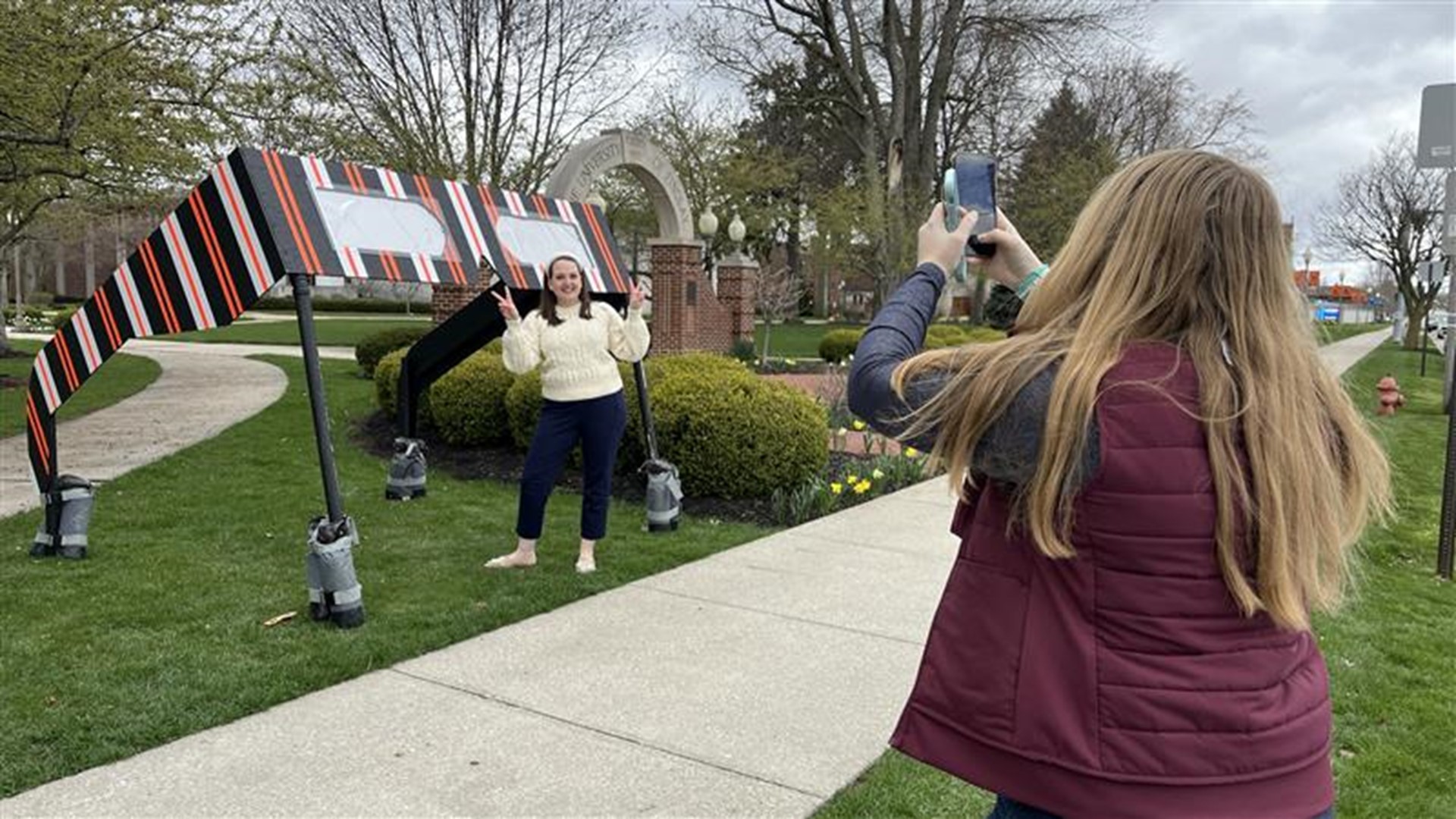 University of Findlay debuts giant total solar eclipse glasses | wtol.com