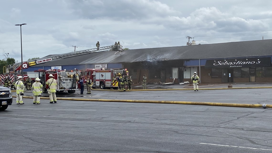 South Toledo strip mall on fire Thursday morning | wtol.com