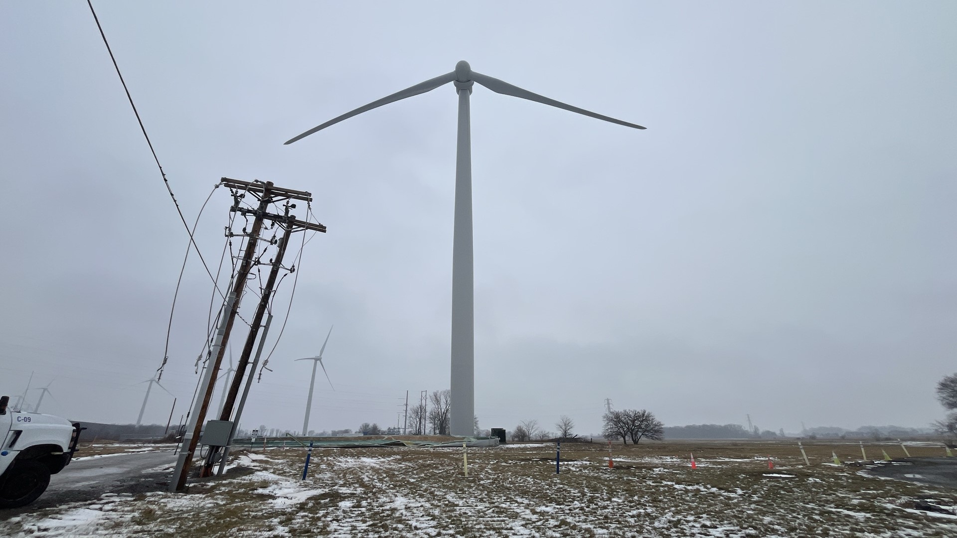 Blade of wind turbine in Findlay breaks off Monday | wtol.com