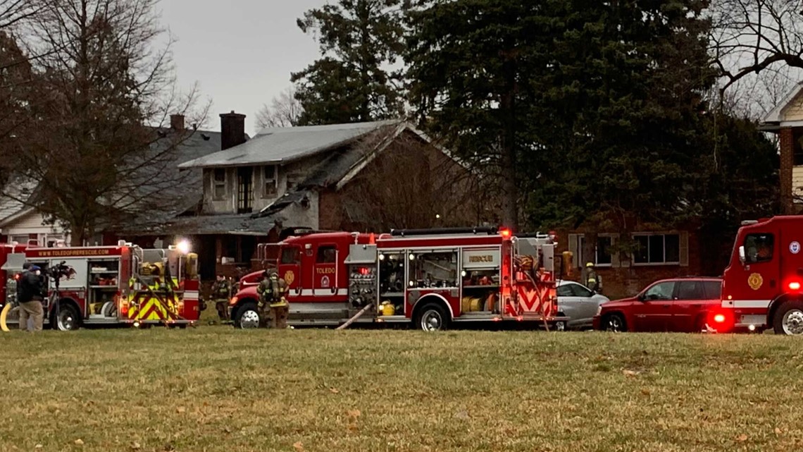 Toledo firefighters fight blaze in 1100 block of Parkside | wtol.com