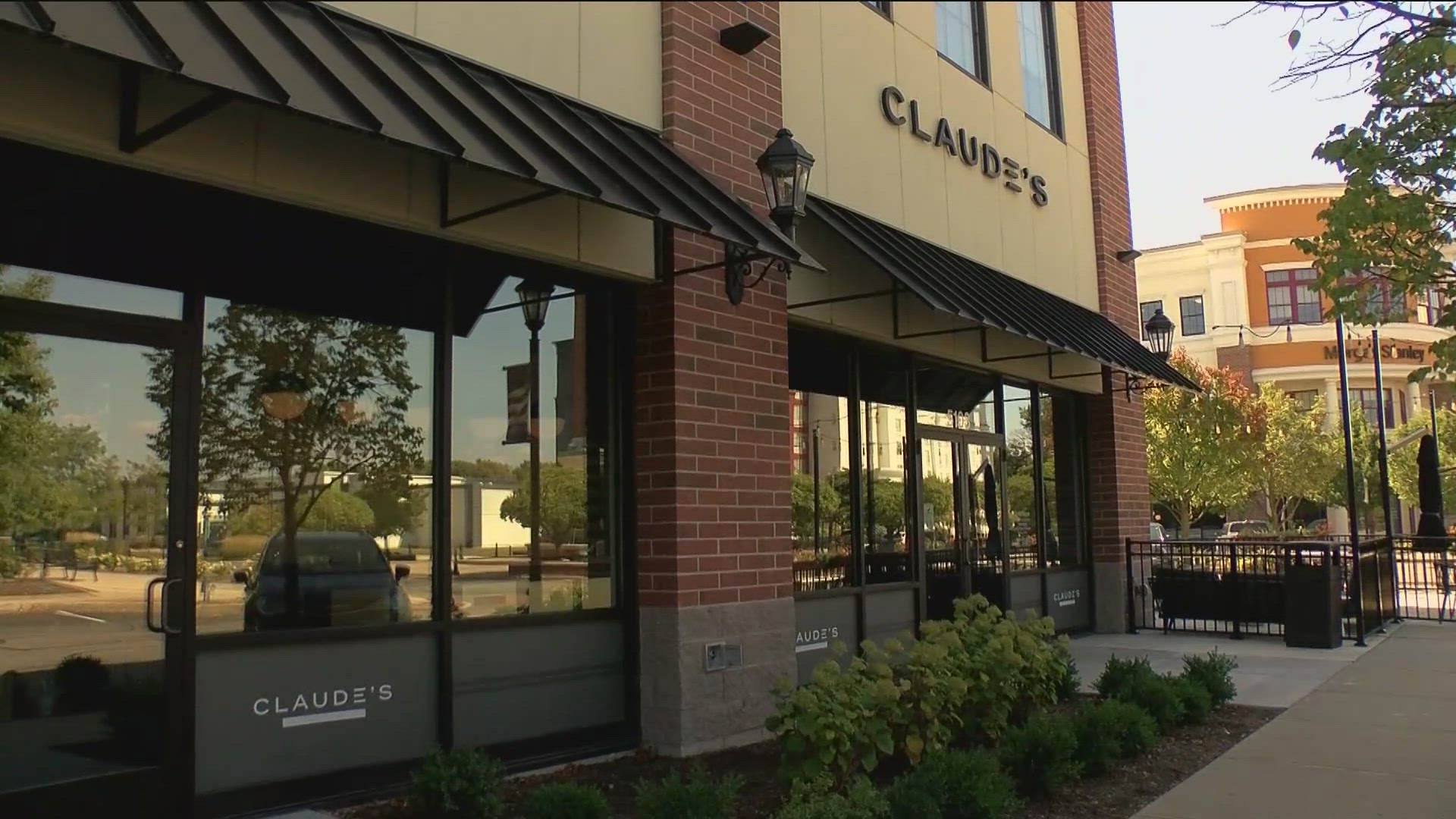 Levis Commons restaurant undergoes name, menu change | wtol.com