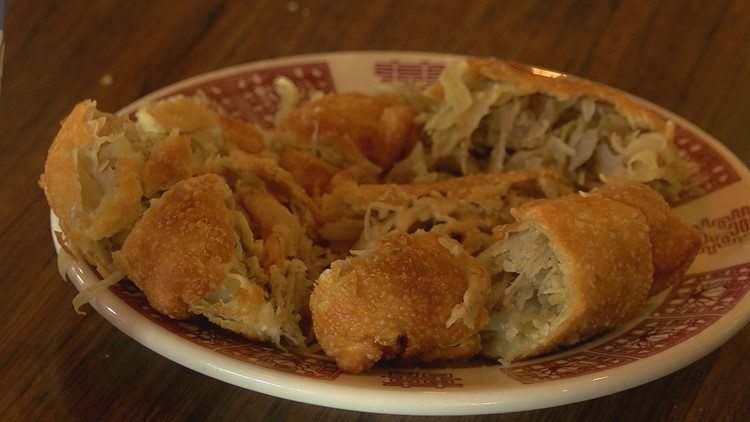 Toledo's Golden Lily is waitress with 50-year career | wtol.com