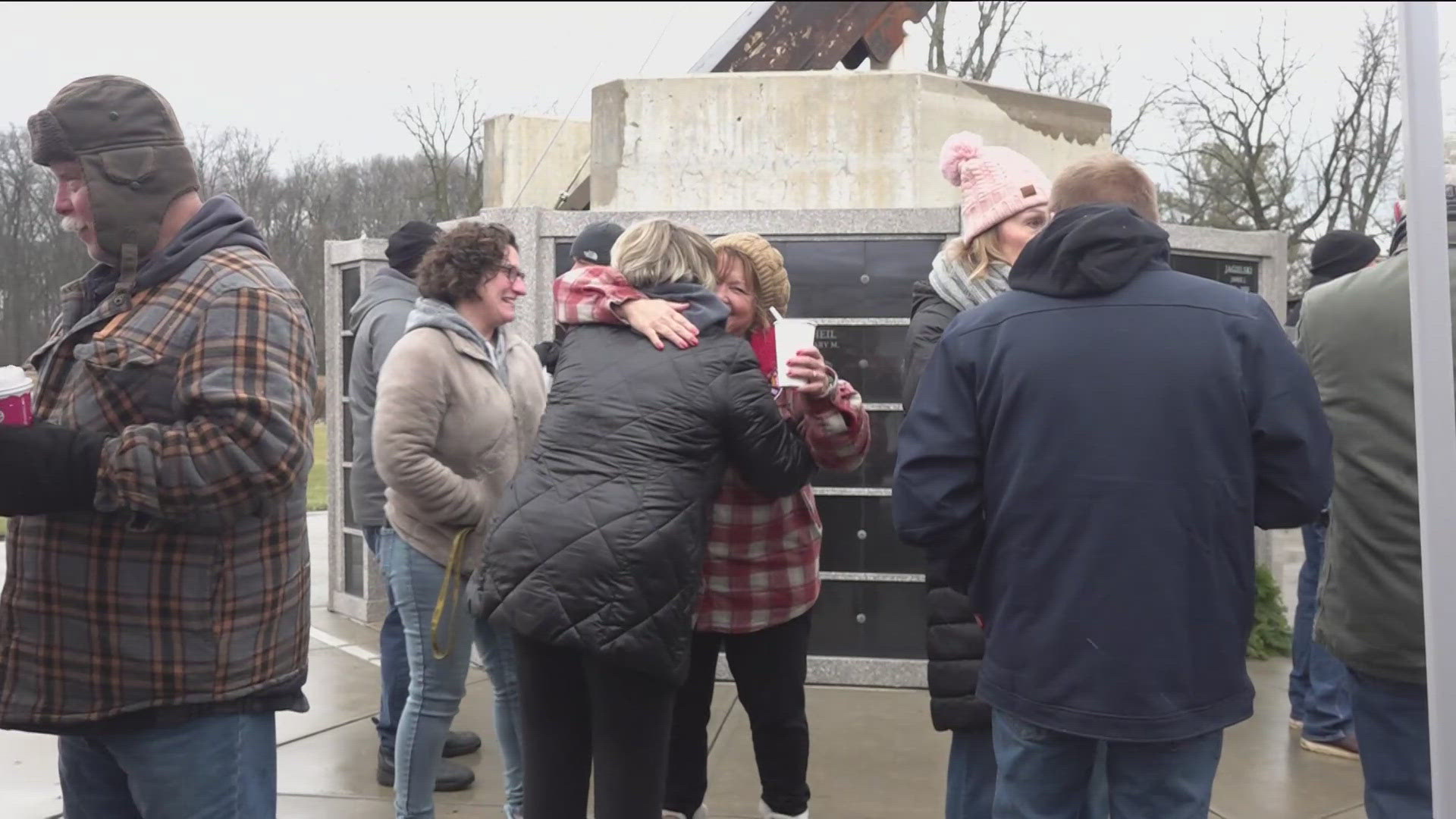 Toledo firefighter Butch Rahe's loved ones gather for anniversary of his death | wtol.com