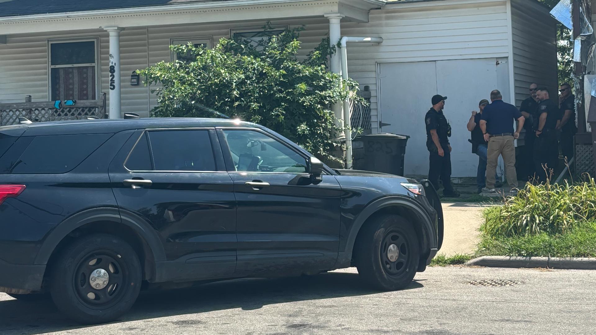 Person shoots self as police serve warrant in south Toledo | wtol.com