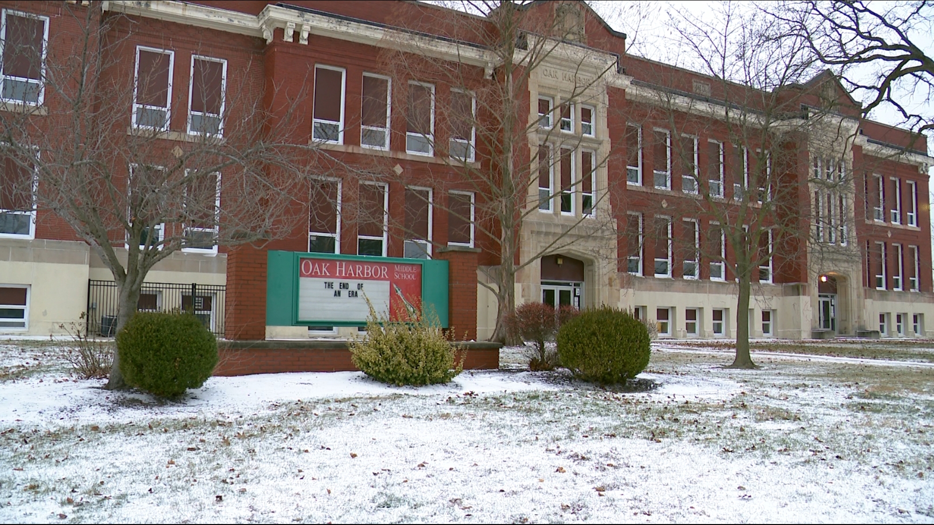 114-year-old Oak Harbor middle school set to be demolished; community ...