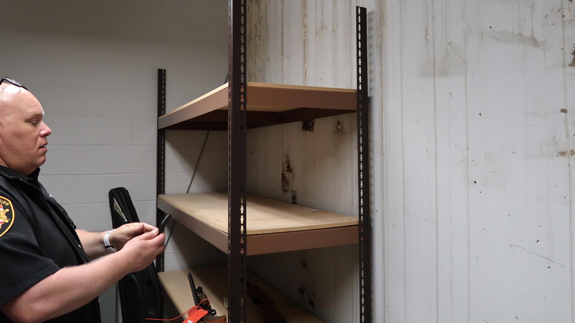 WTOL 11 tours inside the decaying Lucas County jail | wtol.com