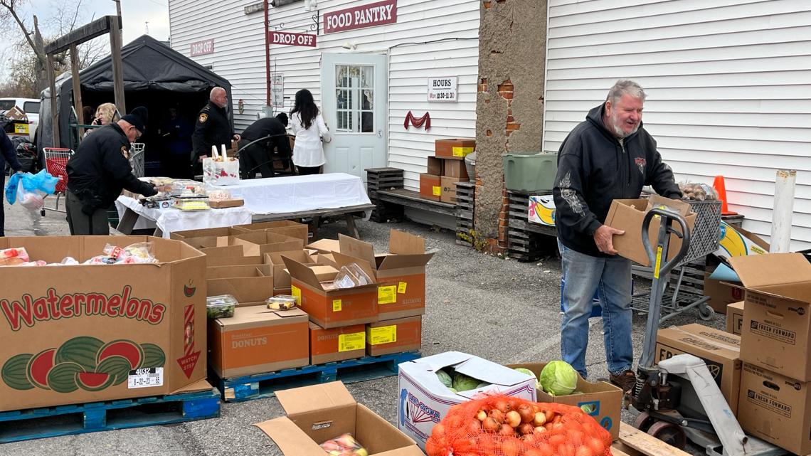 Thanksgiving food distribution at Seed Faith Mission | wtol.com
