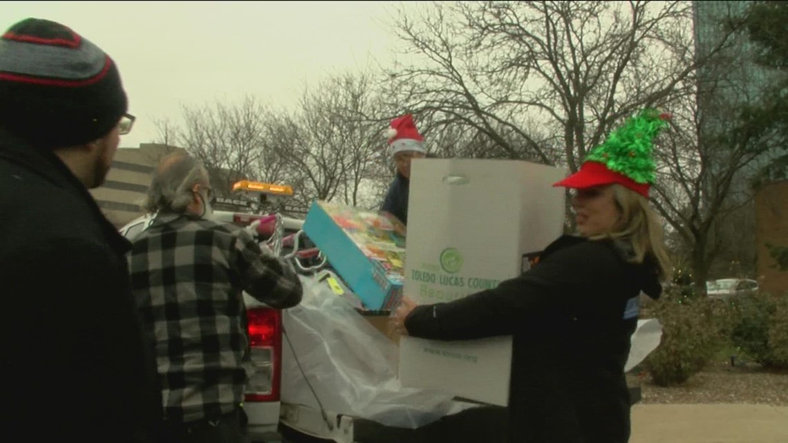 Toledo City workers deliver toys for Gift of Joy | wtol.com