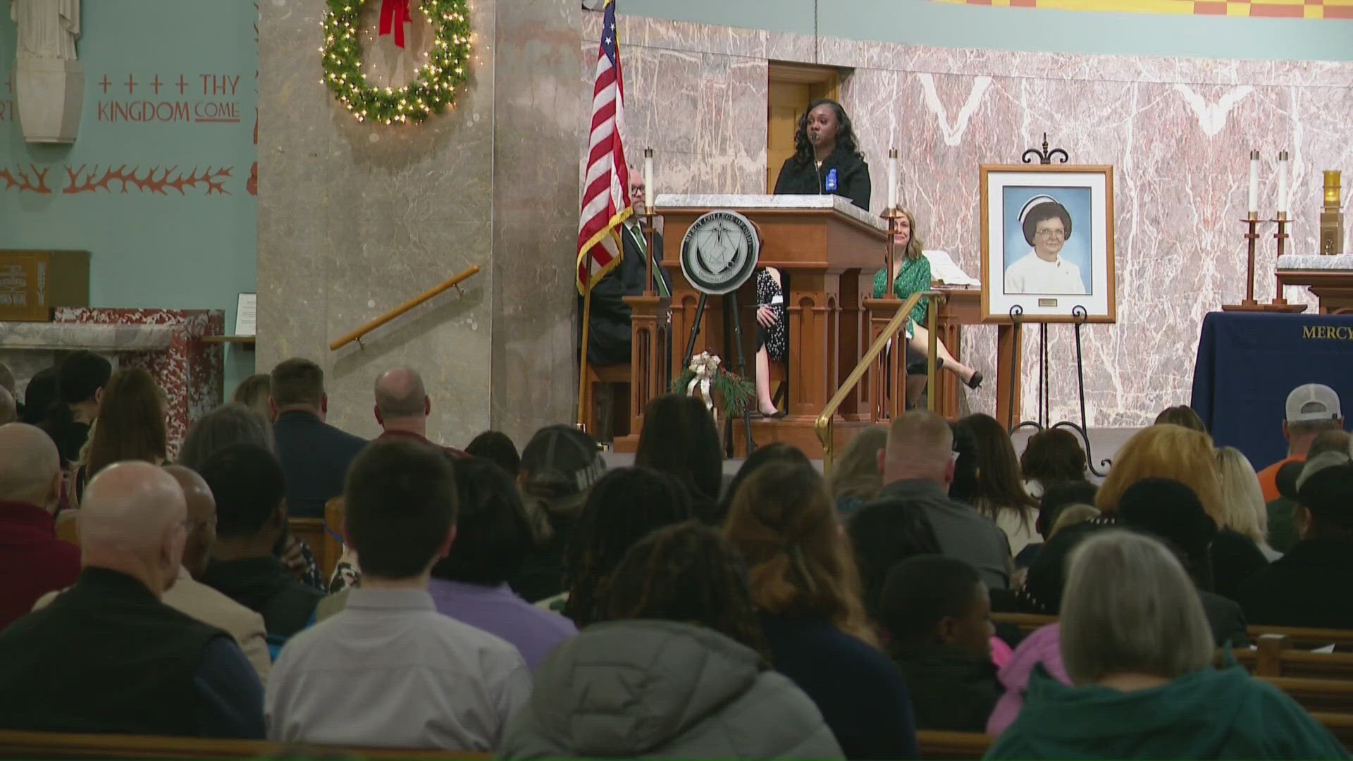 Mercy College holds pinning ceremony | wtol.com