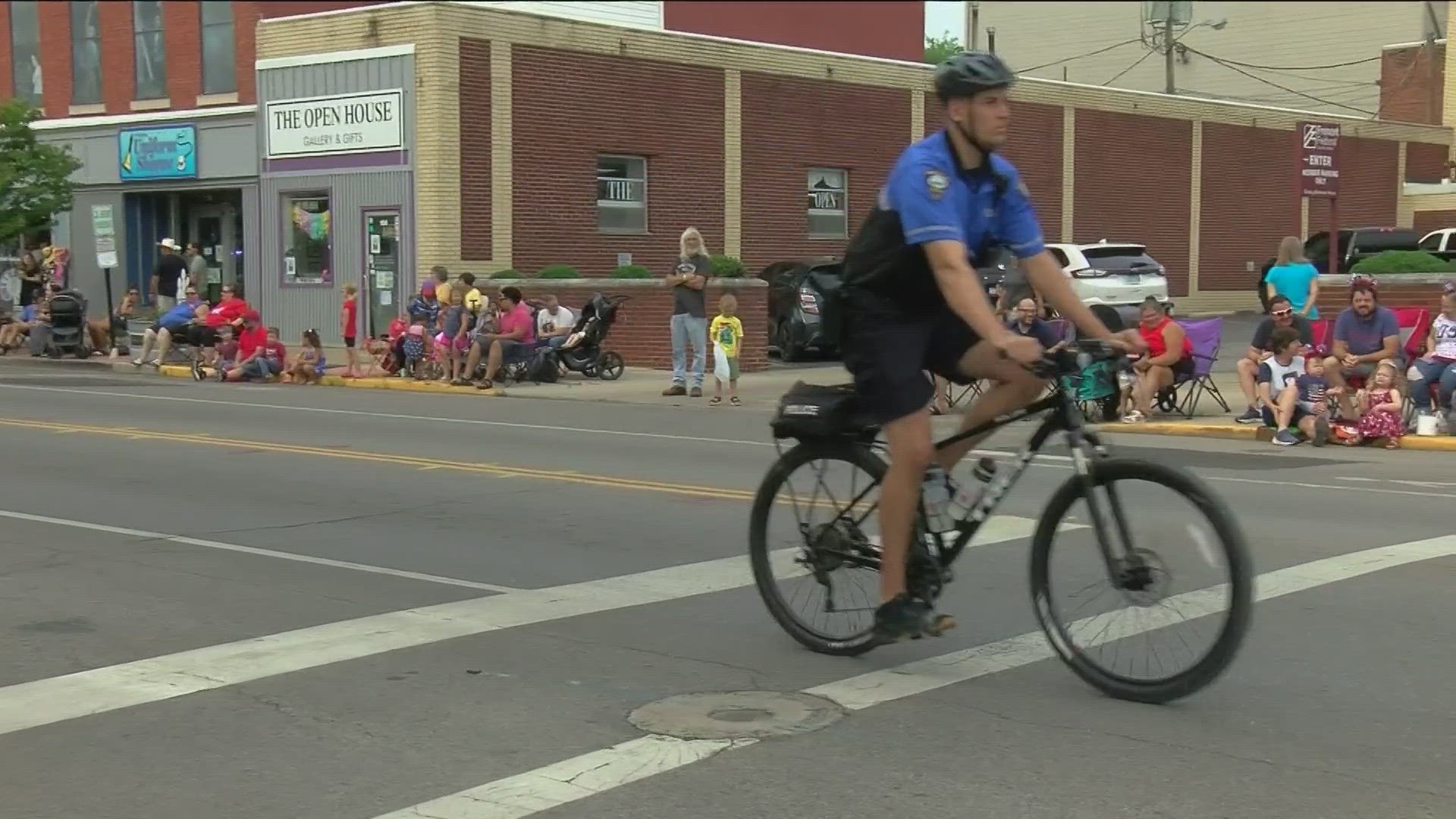 Fremont bike police enjoy connecting with community on two wheels ...