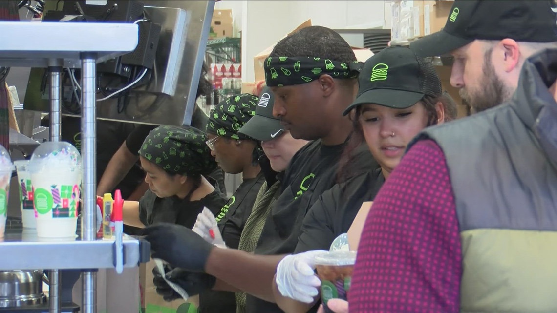 Shake Shack opens first location in northwest Ohio | wtol.com