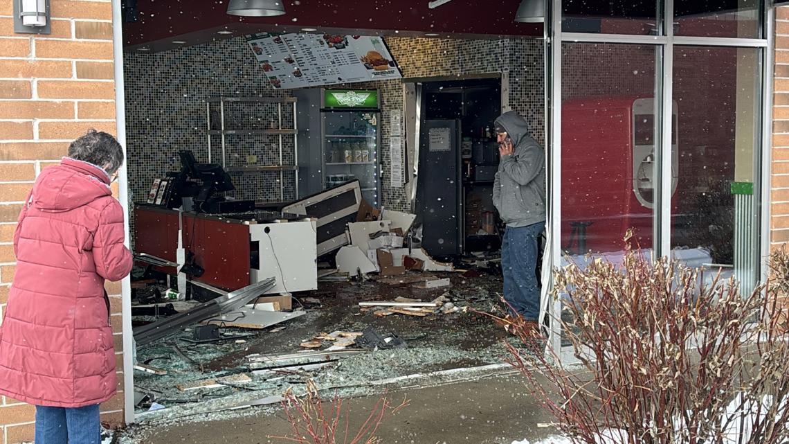 Northwest Ohio Wingstop damaged in crash | wtol.com