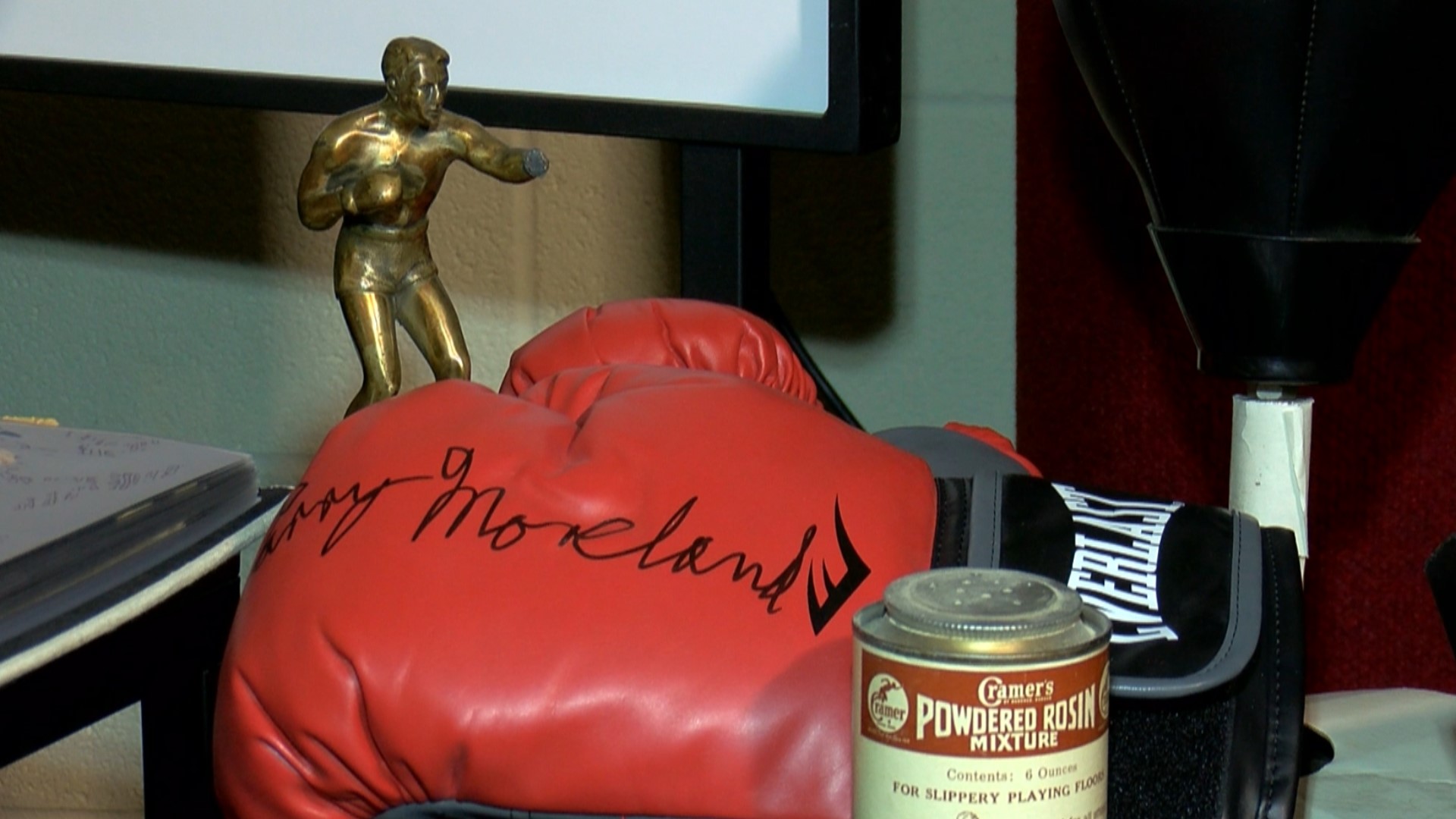 Toledo boxer Larry Moreland broke barriers, left impact | wtol.com