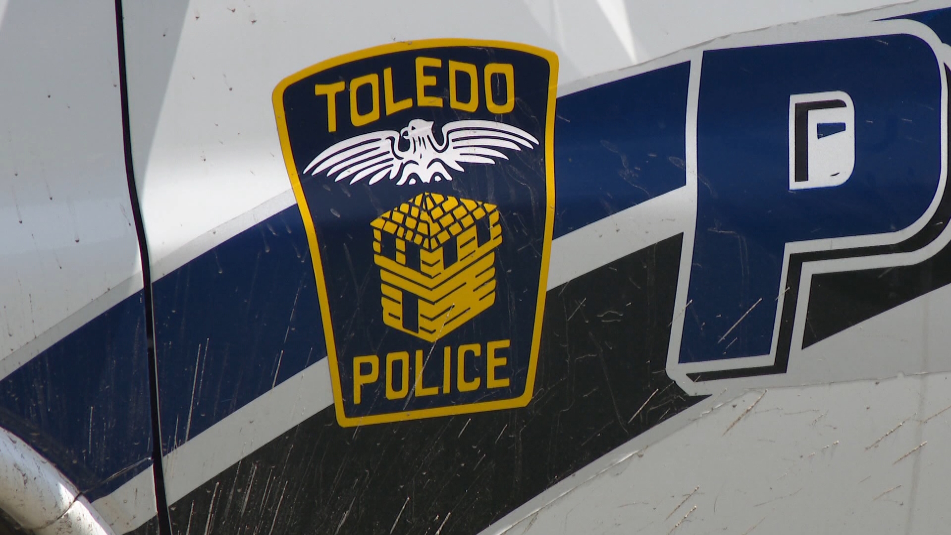 Pedestrian hospitalized after hit-and-run in west Toledo | wtol.com