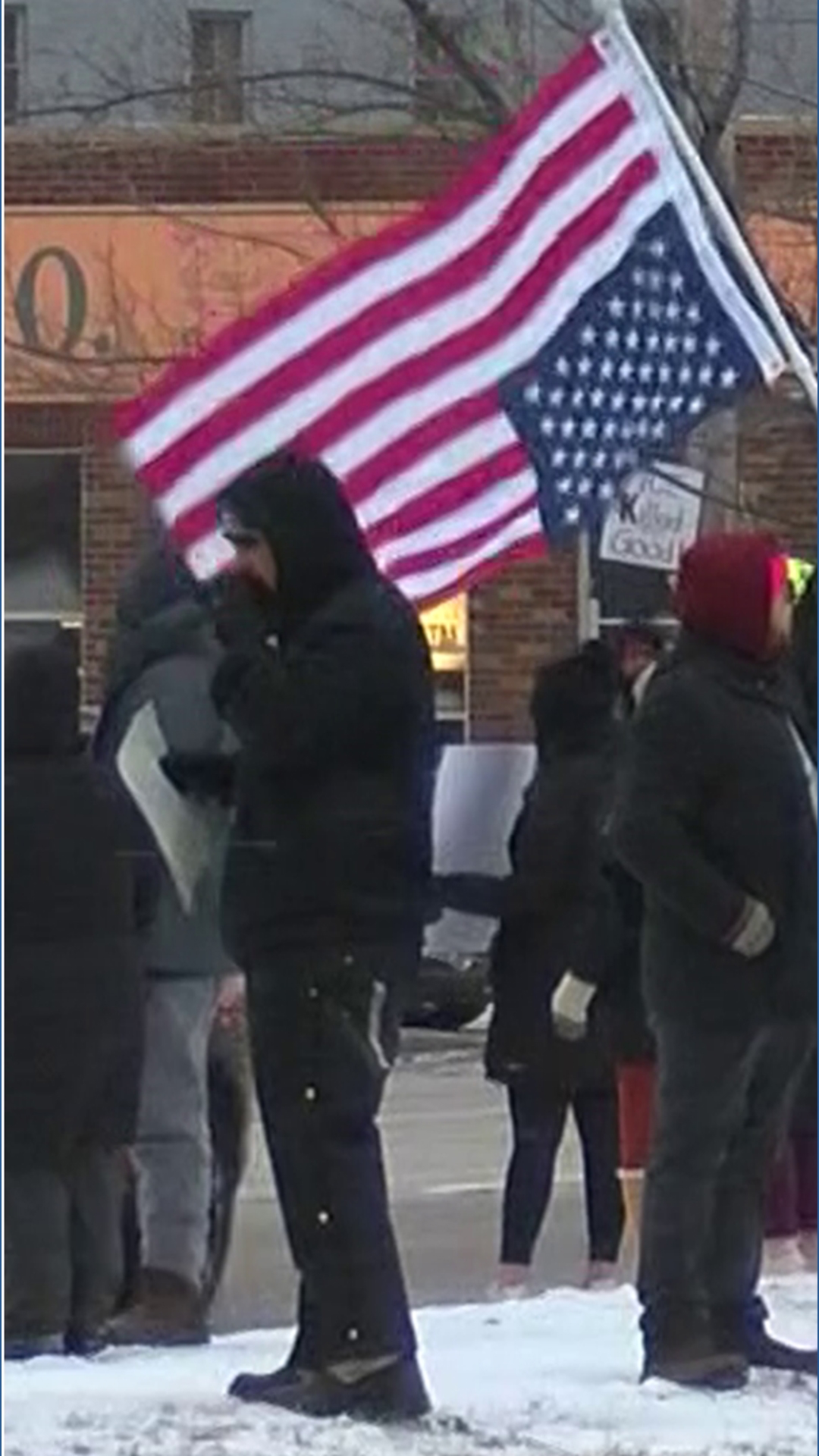Dueling downtown Toledo protests highlight deep divisions over ICE ...