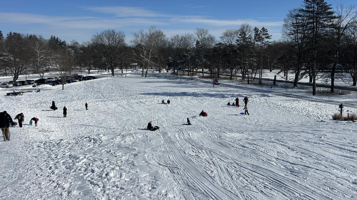 Snow day fun: families flock to Side Cut Metropark | wtol.com
