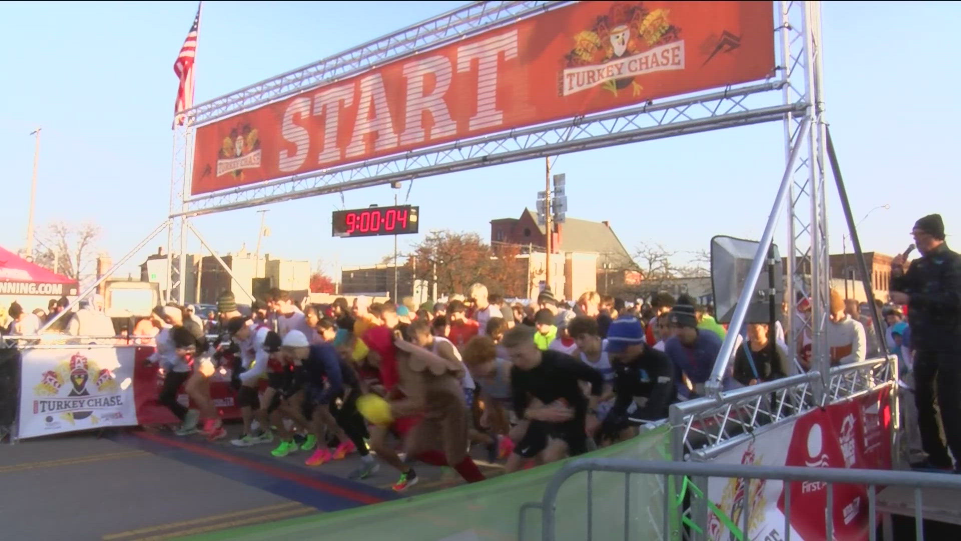 Annual Turkey Chase run in downtown Toledo | wtol.com
