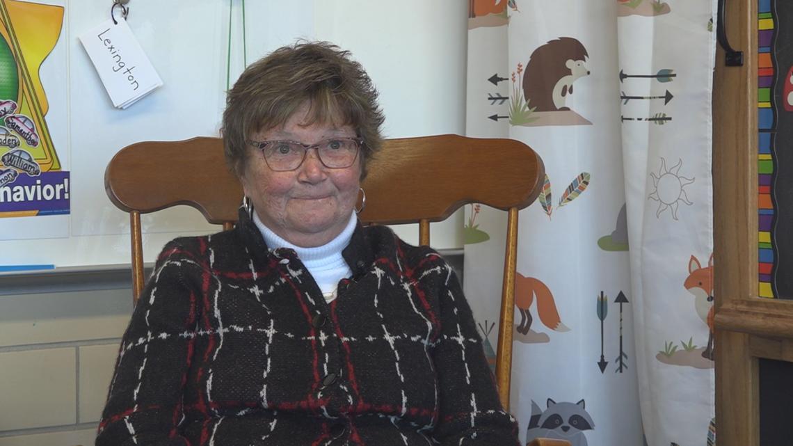 Teacher returns to classroom after 11 years of retirement | wtol.com